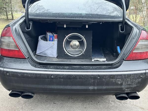 Melns Mercedes-Benz E 320 2006 Rīga, ar dzinēja tilpumu 3.00 L un nobraukumu 400 tūkst. km par 5400 €, foto 6 vietnē AUTOMOTO.COM.LV