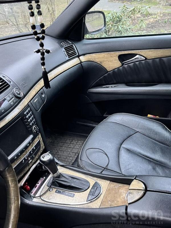 Melns Mercedes-Benz E 320 2006 Rīga, ar dzinēja tilpumu 3.00 L un nobraukumu 400 tūkst. km par 5400 €, foto 7 vietnē AUTOMOTO.COM.LV