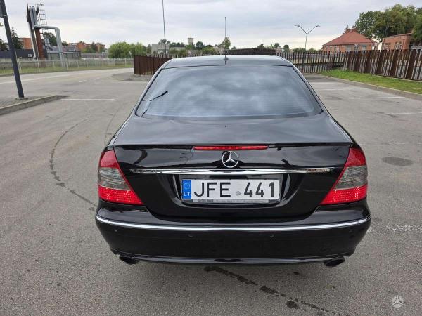 Melns Mercedes-Benz E 320 2006 Marijampole, ar dzinēja tilpumu 2.99 L un nobraukumu 437 tūkst. km par 5000 €, foto 6 vietnē AUTOMOTO.COM.LV