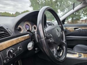 Melns Mercedes-Benz E 320 2006 Marijampole, ar dzinēja tilpumu 2.99 L un nobraukumu 437 tūkst. km par 5000 €, foto 12 vietnē AUTOMOTO.COM.LV