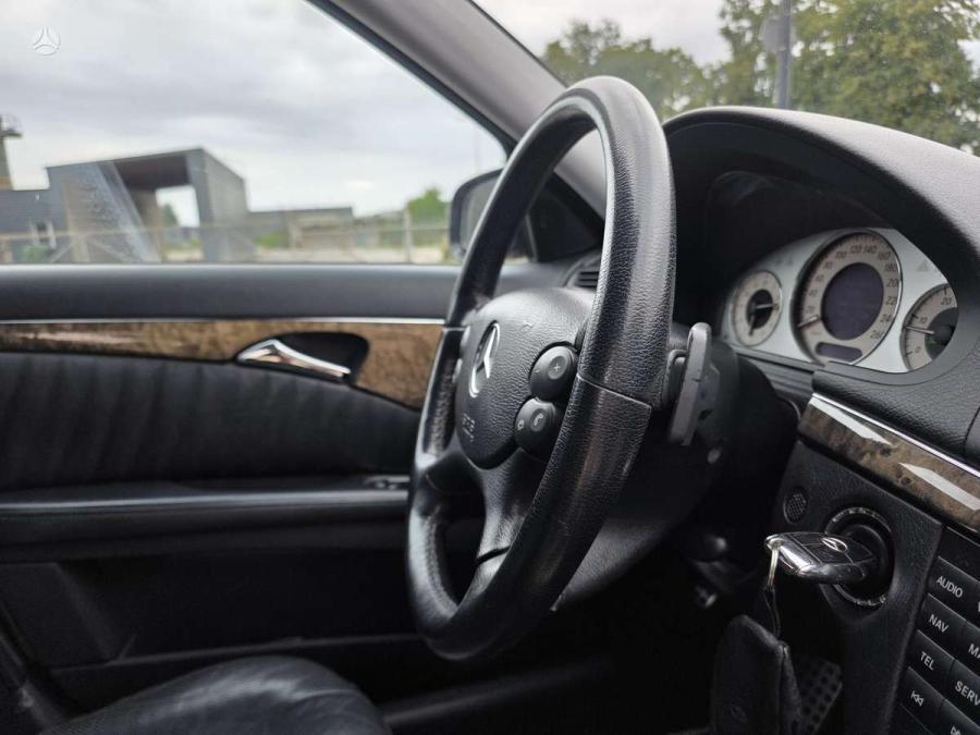 Melns Mercedes-Benz E 320 2006 Marijampole, ar dzinēja tilpumu 2.99 L un nobraukumu 437 tūkst. km par 5000 €, foto 13 vietnē AUTOMOTO.COM.LV