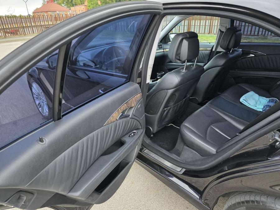 Melns Mercedes-Benz E 320 2006 Marijampole, ar dzinēja tilpumu 2.99 L un nobraukumu 437 tūkst. km par 5000 €, foto 18 vietnē AUTOMOTO.COM.LV