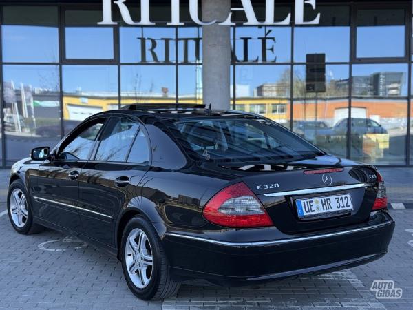 Black Mercedes-Benz E 320 2007 in Kaunas, with an engine capacity of 3.00 L and mileage of 297 thousand km for 4950 €, photo 4 on AUTOMOTO.COM.LV