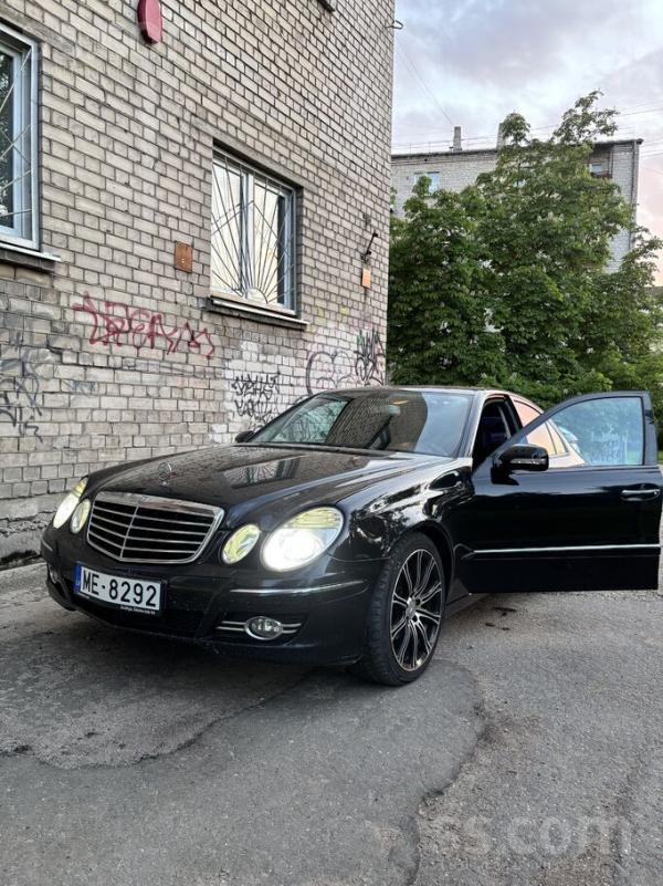 Melns Mercedes-Benz E 320 2007 Rīga, ar dzinēja tilpumu 3.00 L un nobraukumu 380 tūkst. km par 4000 €, foto 1 vietnē AUTOMOTO.COM.LV
