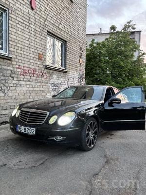 Черный Мерседес Е 320 2007 в Рига, объемом двигателя 3.00 л и пробегом 380 тыс. км за 4000 €, фото  на AUTOMOTO.COM.LV