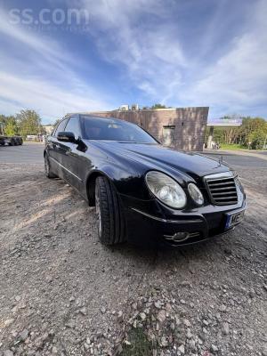 Melns Mercedes-Benz E 320 2007 Rīga, ar dzinēja tilpumu 3.00 L un nobraukumu 382 tūkst. km par 4400 €, foto 3 vietnē AUTOMOTO.COM.LV
