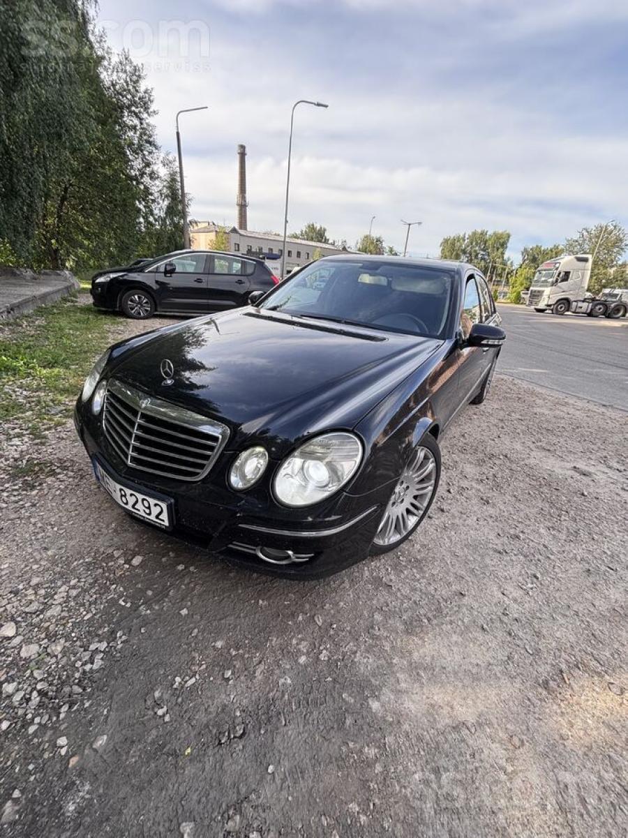 Melns Mercedes-Benz E 320 2007 Rīga, ar dzinēja tilpumu 3.00 L un nobraukumu 382 tūkst. km par 4400 €, foto 4 vietnē AUTOMOTO.COM.LV