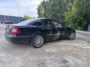Melns Mercedes-Benz E 320 2007 Rīga, ar dzinēja tilpumu 3.00 L un nobraukumu 382 tūkst. km par 4400 €, foto 5 vietnē AUTOMOTO.COM.LV