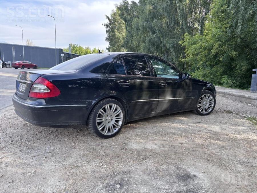 Melns Mercedes-Benz E 320 2007 Rīga, ar dzinēja tilpumu 3.00 L un nobraukumu 382 tūkst. km par 4400 €, foto 5 vietnē AUTOMOTO.COM.LV