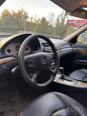Melns Mercedes-Benz E 320 2007 Rīga, ar dzinēja tilpumu 3.00 L un nobraukumu 382 tūkst. km par 4400 €, foto 7 vietnē AUTOMOTO.COM.LV