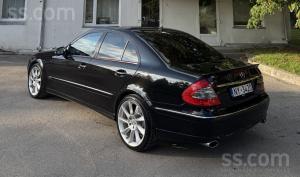 Black Mercedes-Benz E 320 2007 in Riga, with an engine capacity of 3.00 L and mileage of 255 thousand km for 10999 €, photo 3 on AUTOMOTO.COM.LV