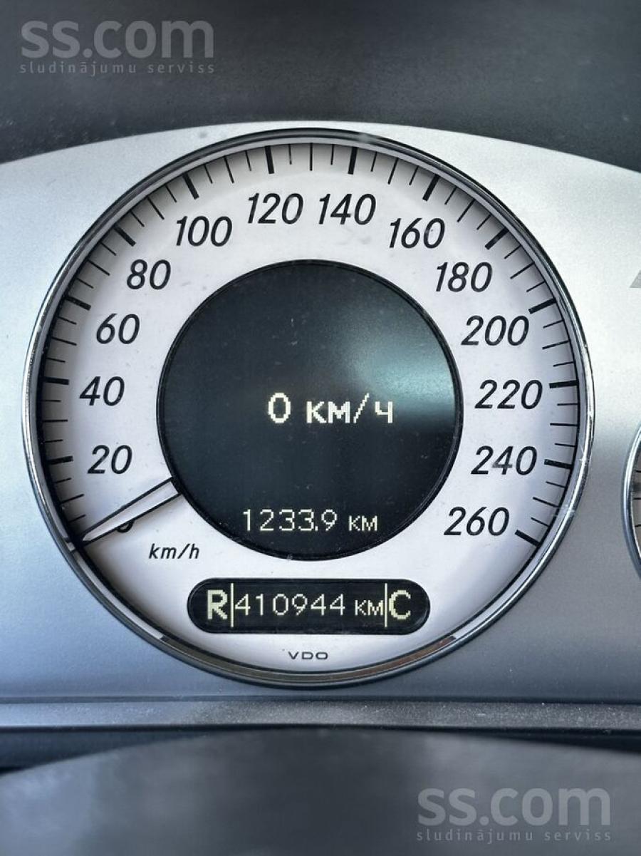 Melns Mercedes-Benz E 320 2008 Rēzekne, ar dzinēja tilpumu 3.00 L un nobraukumu 411 tūkst. km par 4500 €, foto 22 vietnē AUTOMOTO.COM.LV