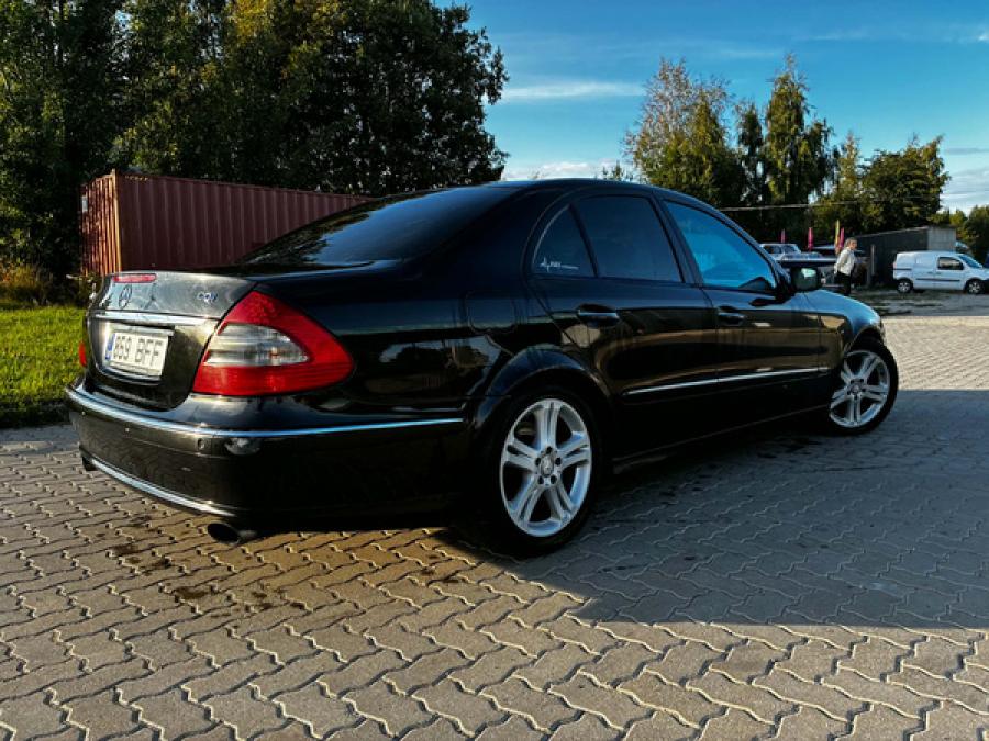 Черный Мерседес Е 320 2008 в Таллин, объемом двигателя 3.00 л и пробегом 366 тыс. км за 4999 €, фото 5 на AUTOMOTO.COM.LV