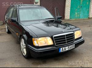 Melns Mercedes-Benz E 320 1994 Rīga, ar dzinēja tilpumu 3.20 L un nobraukumu 270 tūkst. km par 10900 €, foto  vietnē AUTOMOTO.COM.LV
