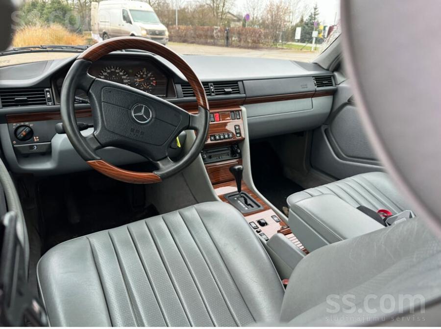 Melns Mercedes-Benz E 320 1994 Rīga, ar dzinēja tilpumu 3.20 L un nobraukumu 270 tūkst. km par 10900 €, foto 7 vietnē AUTOMOTO.COM.LV