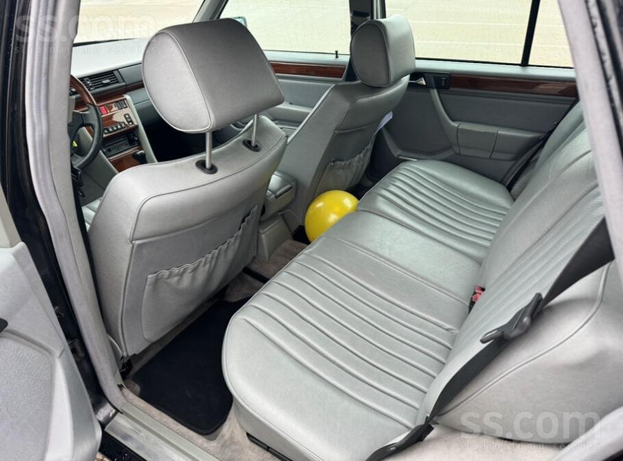 Melns Mercedes-Benz E 320 1994 Rīga, ar dzinēja tilpumu 3.20 L un nobraukumu 270 tūkst. km par 10900 €, foto 8 vietnē AUTOMOTO.COM.LV