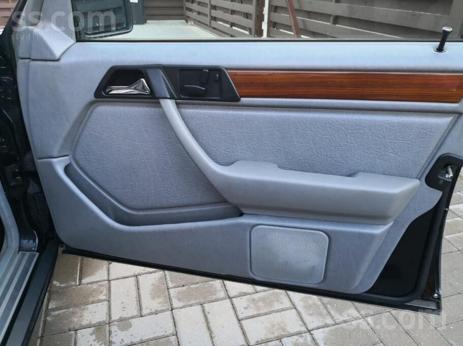 Melns Mercedes-Benz E 320 1994 Rīga, ar dzinēja tilpumu 3.20 L un nobraukumu 270 tūkst. km par 10900 €, foto 11 vietnē AUTOMOTO.COM.LV