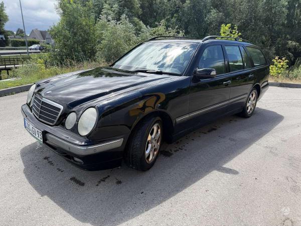 Черный Мерседес Е 320 2001 в Каунас, объемом двигателя 0.00 л и пробегом 413 тыс. км за 1750 €, фото 1 на AUTOMOTO.COM.LV
