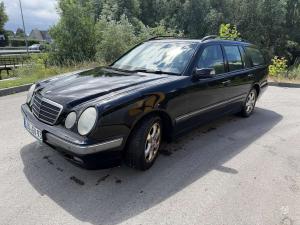Черный Мерседес Е 320 2001 в Каунас, объемом двигателя 0.00 л и пробегом 413 тыс. км за 1750 €, фото  на AUTOMOTO.COM.LV