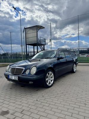 Melns Mercedes-Benz E 320 2002 Jonava, ar dzinēja tilpumu 3.20 L un nobraukumu 296 tūkst. km par 3900 €, foto  vietnē AUTOMOTO.COM.LV