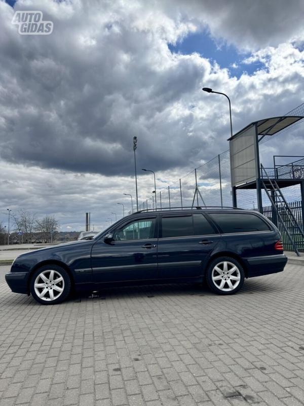 Black Mercedes-Benz E 320 2002 in Jonava, with an engine capacity of 3.20 L and mileage of 296 thousand km for 3900 €, photo 2 on AUTOMOTO.COM.LV