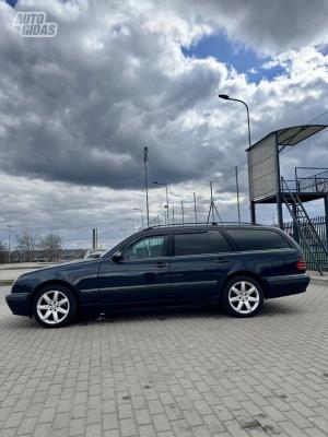 Melns Mercedes-Benz E 320 2002 Jonava, ar dzinēja tilpumu 3.20 L un nobraukumu 296 tūkst. km par 3900 €, foto 3 vietnē AUTOMOTO.COM.LV