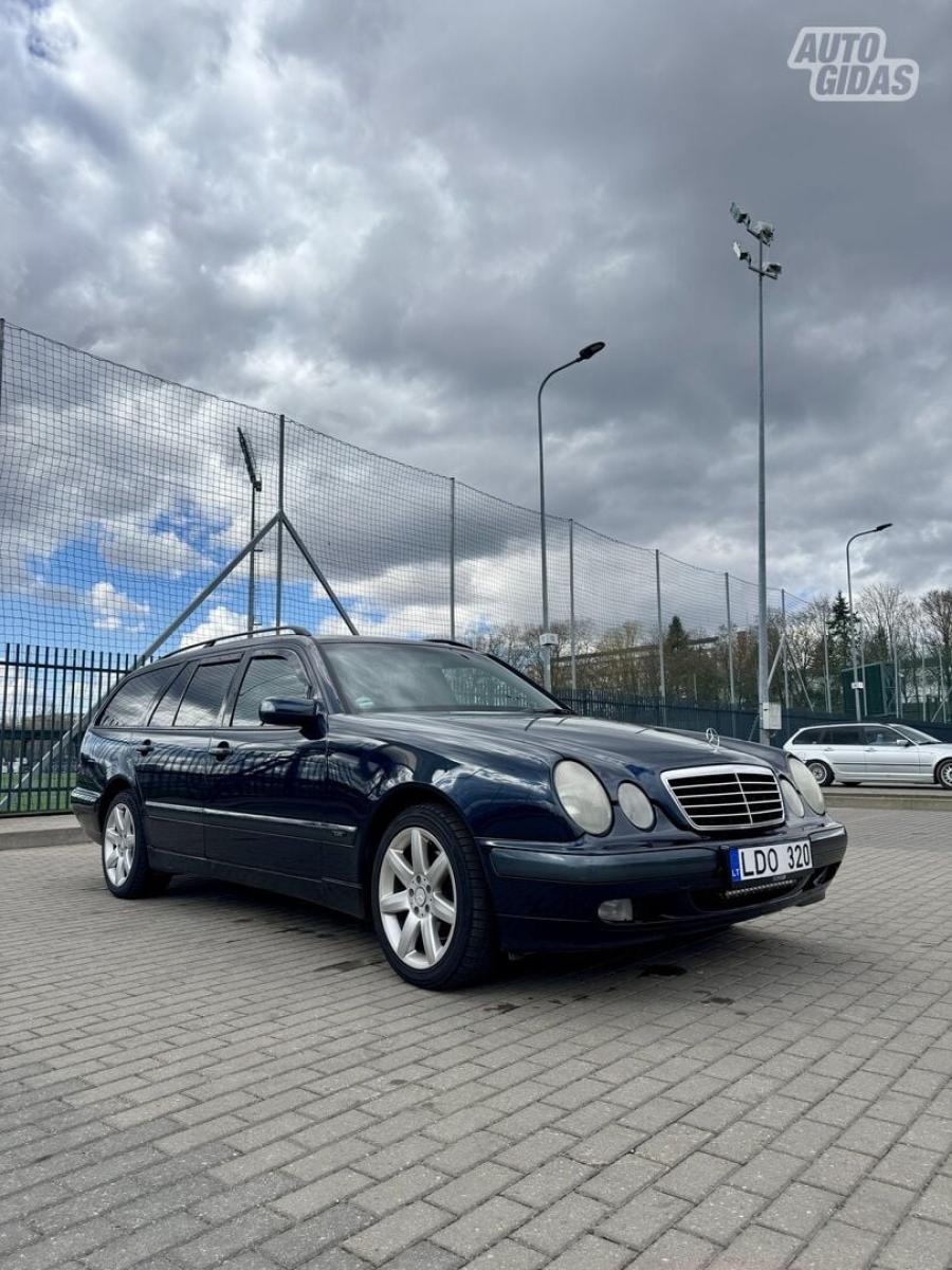 Melns Mercedes-Benz E 320 2002 Jonava, ar dzinēja tilpumu 3.20 L un nobraukumu 296 tūkst. km par 3900 €, foto 4 vietnē AUTOMOTO.COM.LV