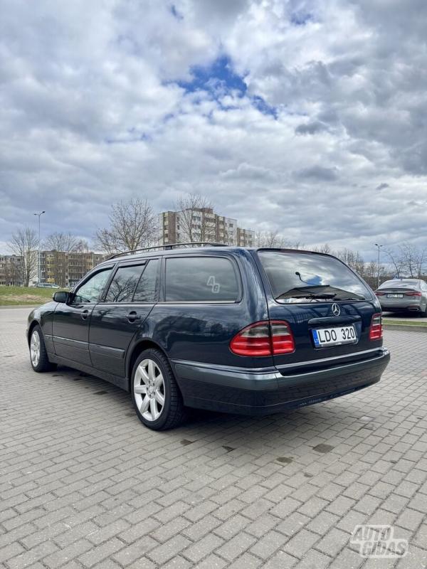 Black Mercedes-Benz E 320 2002 in Jonava, with an engine capacity of 3.20 L and mileage of 296 thousand km for 3900 €, photo 4 on AUTOMOTO.COM.LV