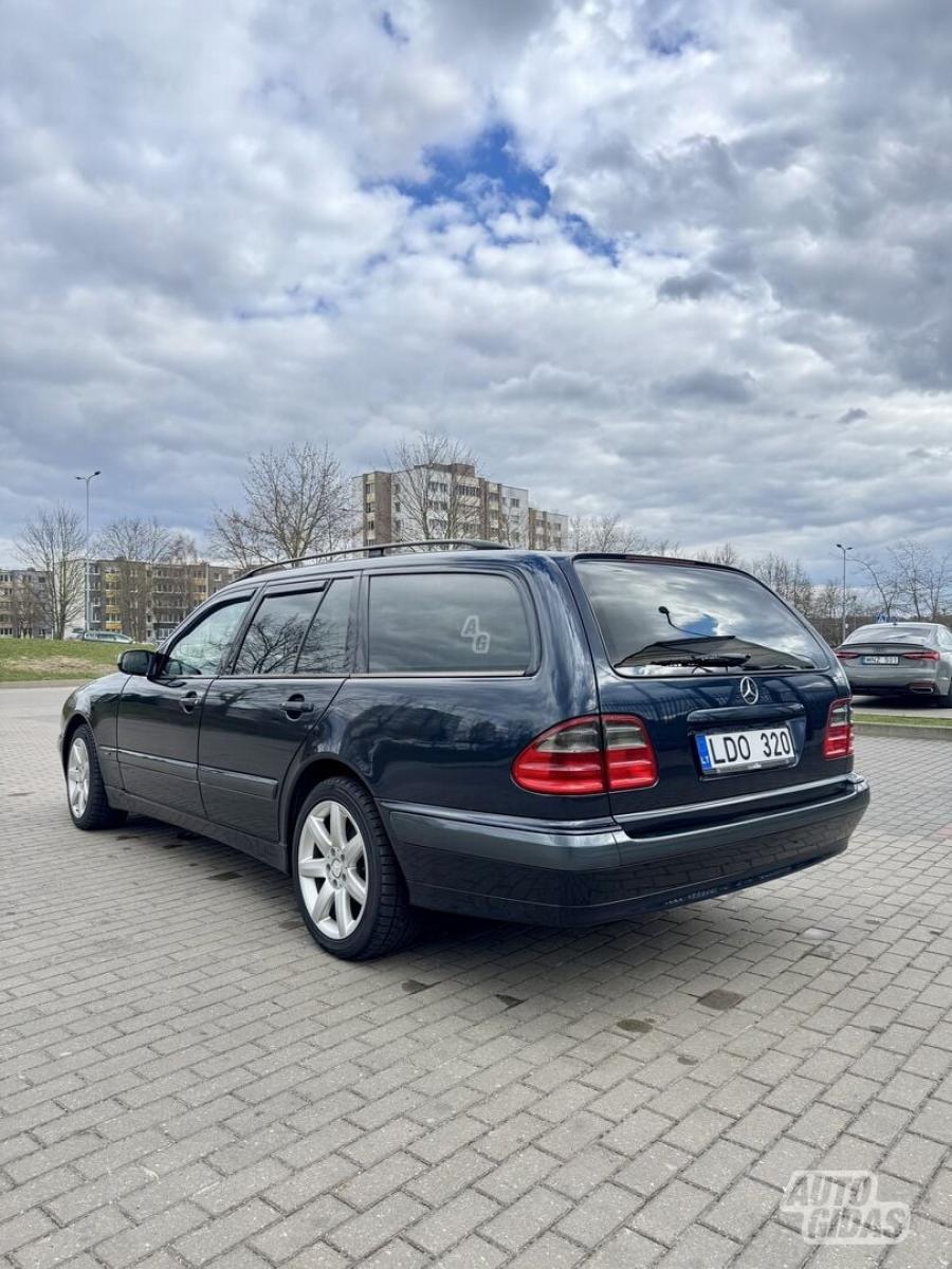 Melns Mercedes-Benz E 320 2002 Jonava, ar dzinēja tilpumu 3.20 L un nobraukumu 296 tūkst. km par 3900 €, foto 5 vietnē AUTOMOTO.COM.LV