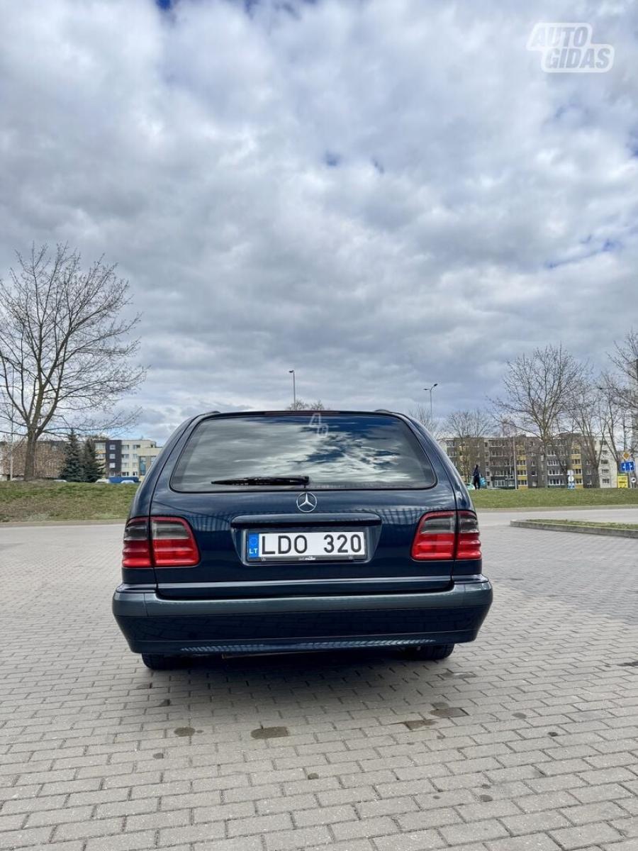 Melns Mercedes-Benz E 320 2002 Jonava, ar dzinēja tilpumu 3.20 L un nobraukumu 296 tūkst. km par 3900 €, foto 6 vietnē AUTOMOTO.COM.LV