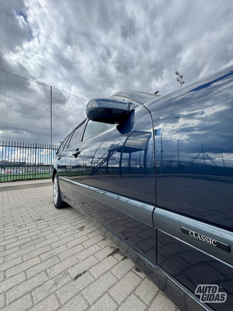 Melns Mercedes-Benz E 320 2002 Jonava, ar dzinēja tilpumu 3.20 L un nobraukumu 296 tūkst. km par 3900 €, foto 10 vietnē AUTOMOTO.COM.LV
