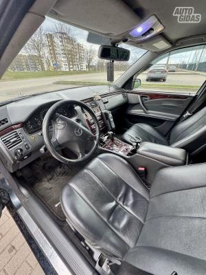 Melns Mercedes-Benz E 320 2002 Jonava, ar dzinēja tilpumu 3.20 L un nobraukumu 296 tūkst. km par 3900 €, foto 13 vietnē AUTOMOTO.COM.LV