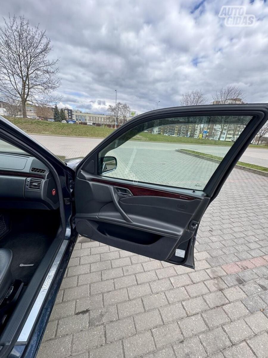 Melns Mercedes-Benz E 320 2002 Jonava, ar dzinēja tilpumu 3.20 L un nobraukumu 296 tūkst. km par 3900 €, foto 17 vietnē AUTOMOTO.COM.LV