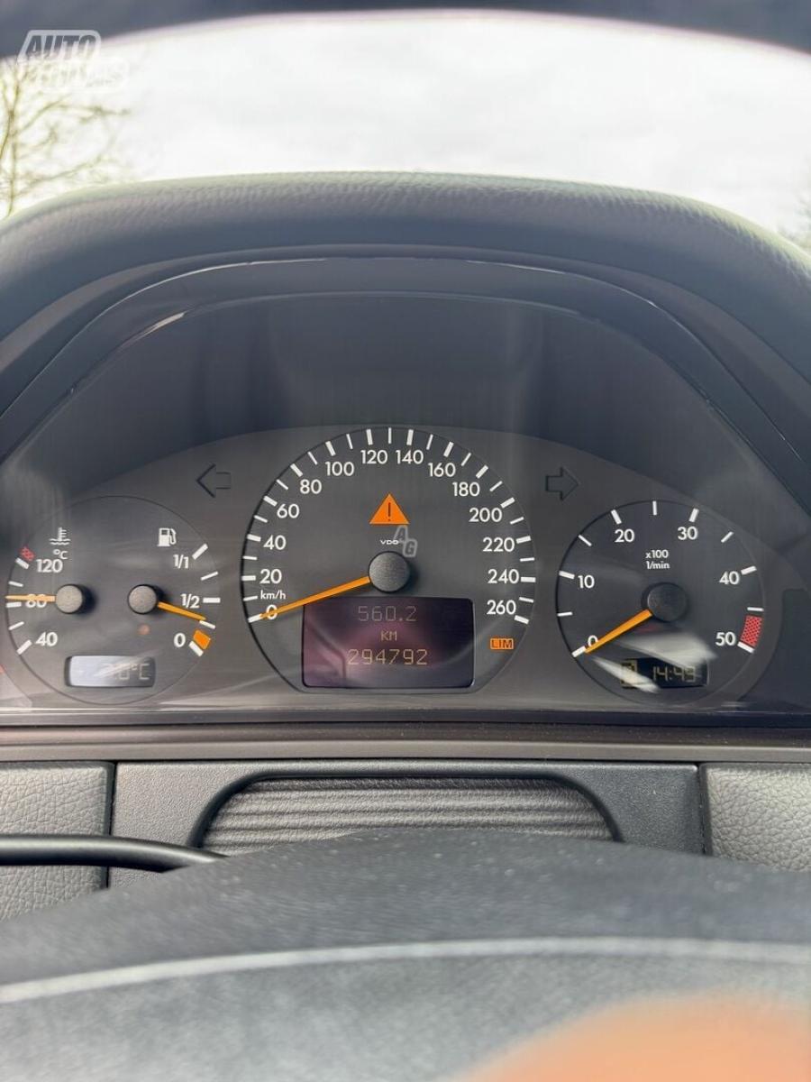 Melns Mercedes-Benz E 320 2002 Jonava, ar dzinēja tilpumu 3.20 L un nobraukumu 296 tūkst. km par 3900 €, foto 18 vietnē AUTOMOTO.COM.LV