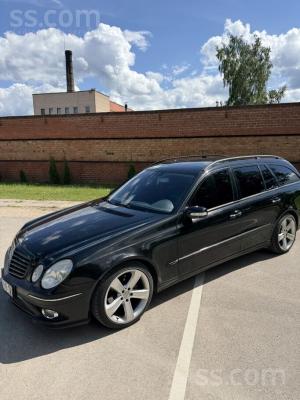 Черный Мерседес Е 320 2003 в Балви, объемом двигателя 3.20 л и пробегом 330 тыс. км за 3850 €, фото 4 на AUTOMOTO.COM.LV