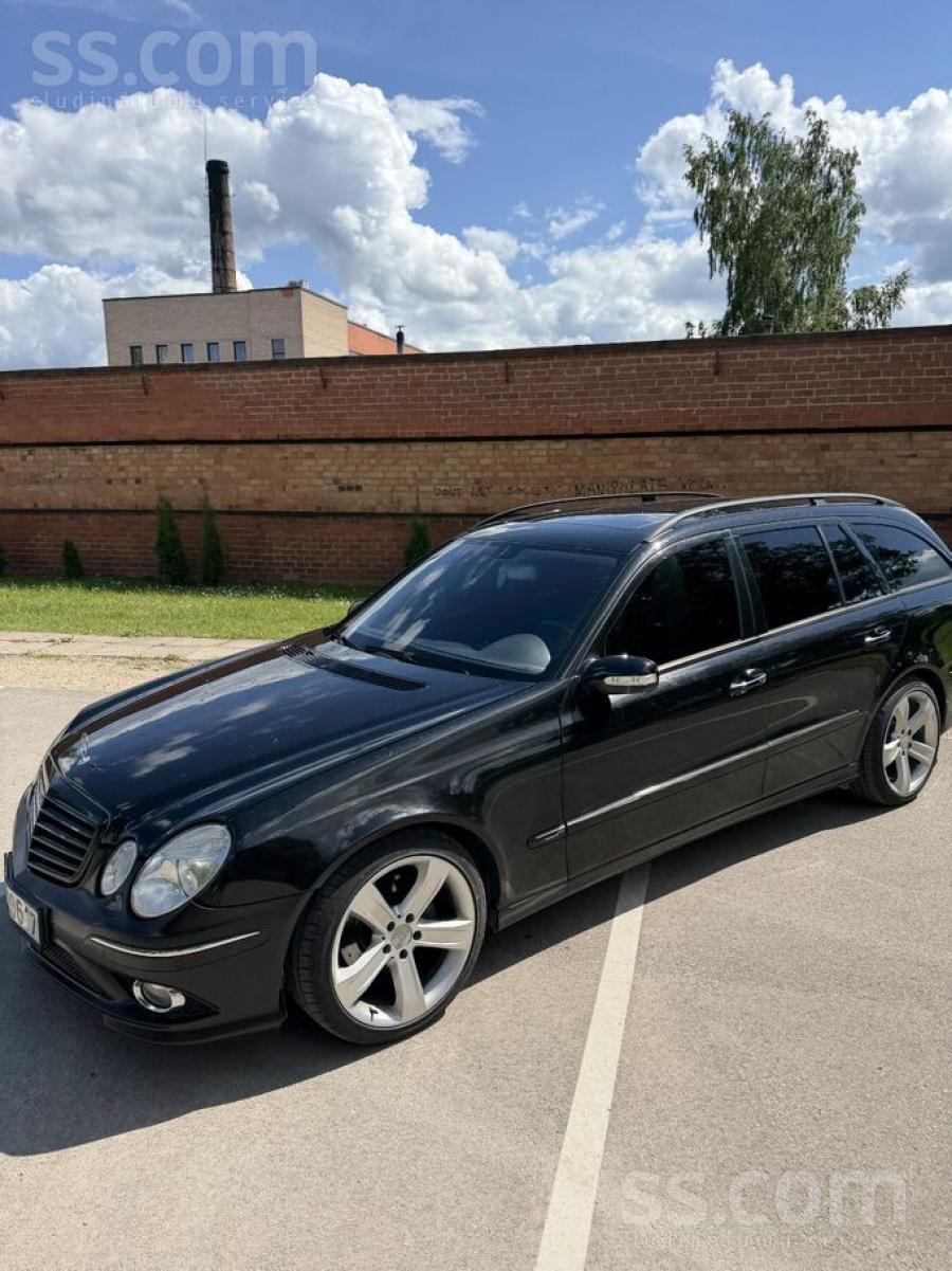 Черный Мерседес Е 320 2003 в Балви, объемом двигателя 3.20 л и пробегом 330 тыс. км за 3850 €, фото 4 на AUTOMOTO.COM.LV
