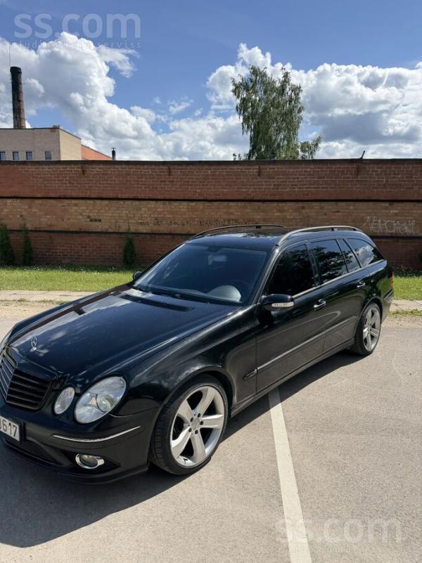 Melns Mercedes-Benz E 320 2003 Balvi, ar dzinēja tilpumu 3.20 L un nobraukumu 330 tūkst. km par 3850 €, foto 2 vietnē AUTOMOTO.COM.LV