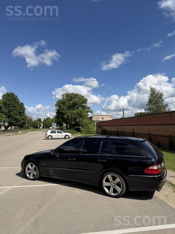 Melns Mercedes-Benz E 320 2003 Balvi, ar dzinēja tilpumu 3.20 L un nobraukumu 330 tūkst. km par 3850 €, foto 4 vietnē AUTOMOTO.COM.LV