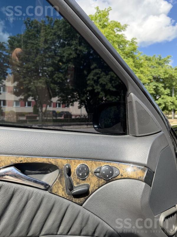 Melns Mercedes-Benz E 320 2003 Balvi, ar dzinēja tilpumu 3.20 L un nobraukumu 330 tūkst. km par 3850 €, foto 9 vietnē AUTOMOTO.COM.LV