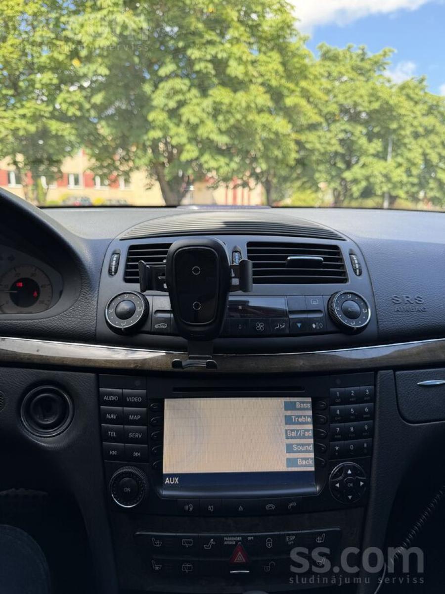 Melns Mercedes-Benz E 320 2003 Balvi, ar dzinēja tilpumu 3.20 L un nobraukumu 330 tūkst. km par 3850 €, foto 12 vietnē AUTOMOTO.COM.LV