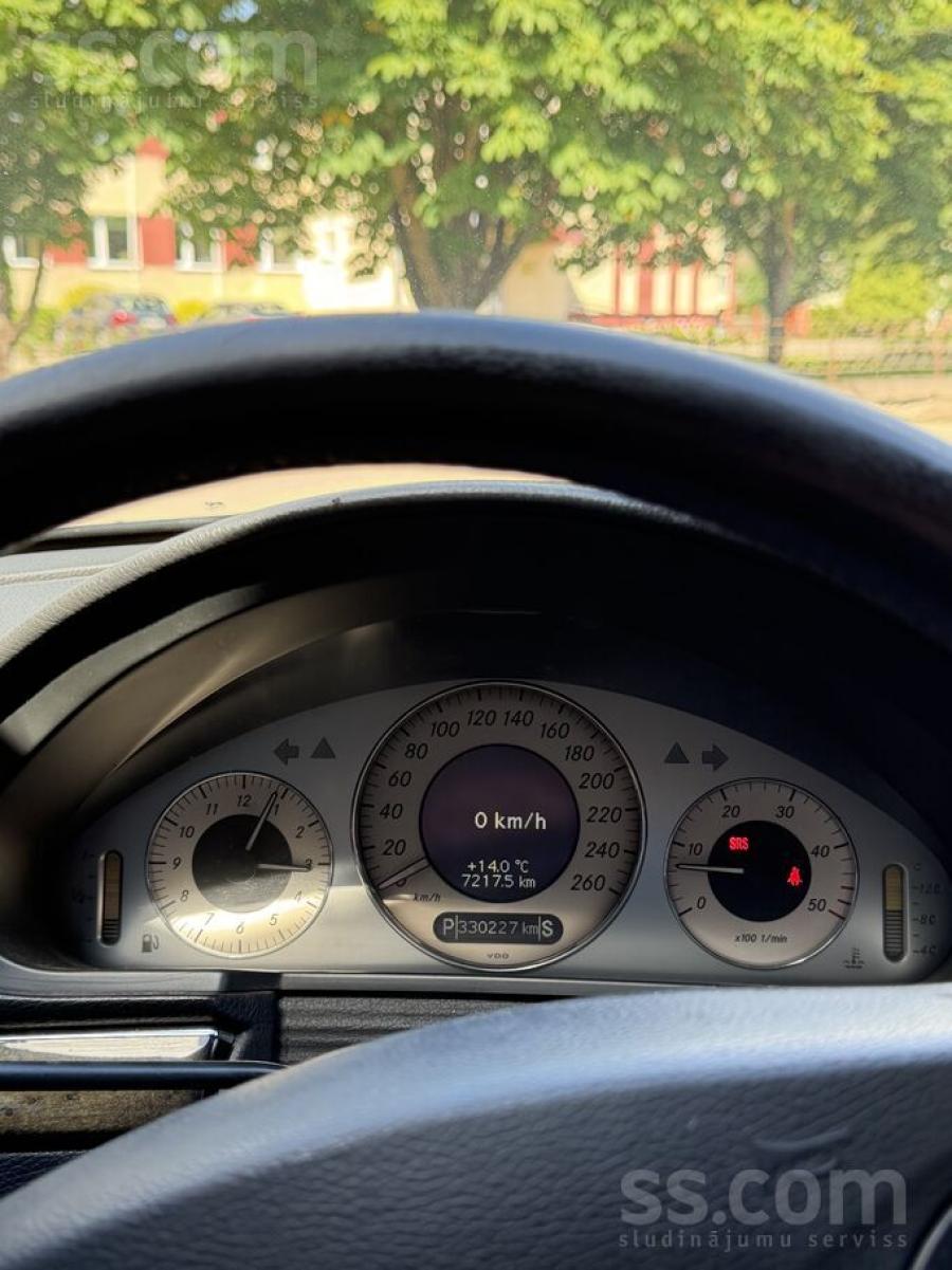 Melns Mercedes-Benz E 320 2003 Balvi, ar dzinēja tilpumu 3.20 L un nobraukumu 330 tūkst. km par 3850 €, foto 13 vietnē AUTOMOTO.COM.LV