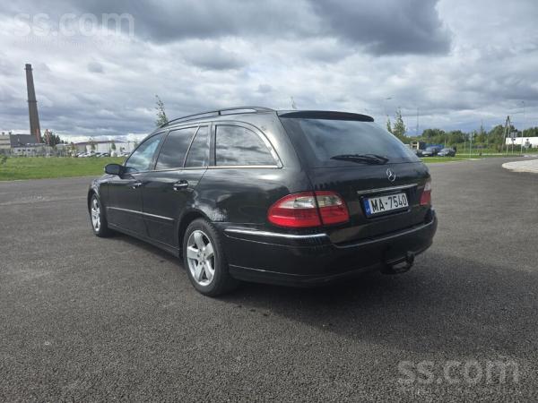 Black Mercedes-Benz E 320 2003 in Jelgava, with an engine capacity of 3.20 L and mileage of 406 thousand km for 2500 €, photo 5 on AUTOMOTO.COM.LV