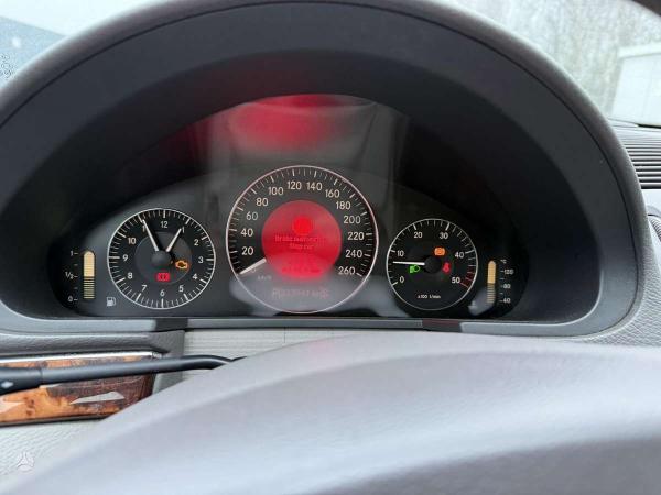 Melns Mercedes-Benz E 320 2004 Panevēža, ar dzinēja tilpumu 3.20 L un nobraukumu 333 tūkst. km par 1000 €, foto 11 vietnē AUTOMOTO.COM.LV