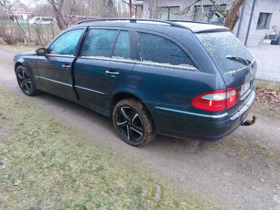 Black Mercedes-Benz E 320 2004 in Vilnius, with an engine capacity of 3.20 L and mileage of 348 thousand km for 999 €, photo 3 on AUTOMOTO.COM.LV