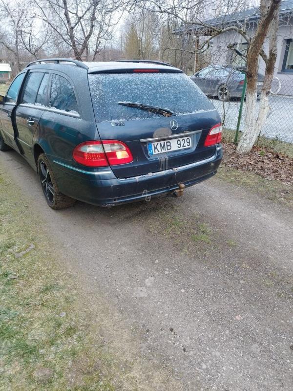 Melns Mercedes-Benz E 320 2004 Viļņa, ar dzinēja tilpumu 3.20 L un nobraukumu 348 tūkst. km par 999 €, foto 4 vietnē AUTOMOTO.COM.LV