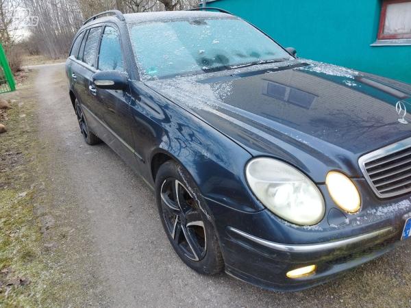 Melns Mercedes-Benz E 320 2004 Viļņa, ar dzinēja tilpumu 3.20 L un nobraukumu 348 tūkst. km par 999 €, foto 5 vietnē AUTOMOTO.COM.LV