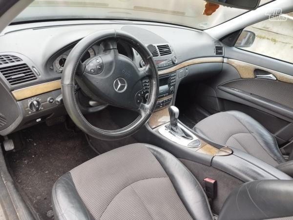 Melns Mercedes-Benz E 320 2004 Viļņa, ar dzinēja tilpumu 3.20 L un nobraukumu 348 tūkst. km par 999 €, foto 6 vietnē AUTOMOTO.COM.LV