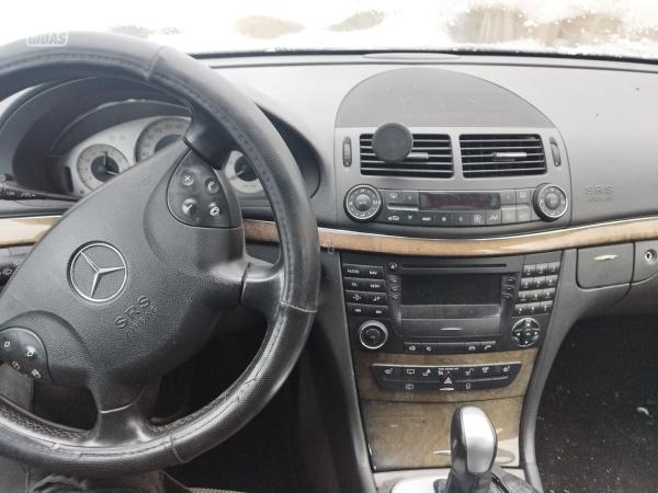 Melns Mercedes-Benz E 320 2004 Viļņa, ar dzinēja tilpumu 3.20 L un nobraukumu 348 tūkst. km par 999 €, foto 7 vietnē AUTOMOTO.COM.LV