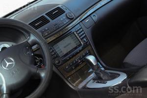 Black Mercedes-Benz E 320 2004 in Riga, with an engine capacity of 3.20 L and mileage of 0 thousand km for 2295 €, photo 12 on AUTOMOTO.COM.LV