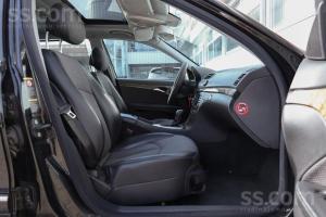 Black Mercedes-Benz E 320 2004 in Riga, with an engine capacity of 3.20 L and mileage of 0 thousand km for 2295 €, photo 17 on AUTOMOTO.COM.LV